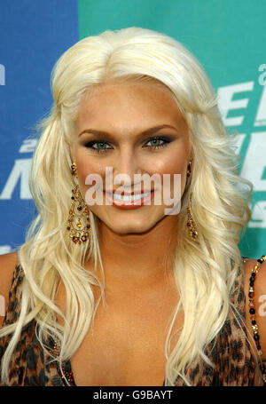 Brooke Hogan arrives at the MTV Movie Awards in Universal City ...