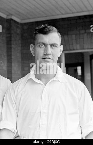 Cricket - Surrey. Alec Bedser, Surrey Stock Photo - Alamy