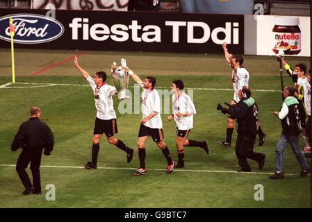 FERNANDO REDONDO WITH CUP REAL MADRID V VALENCIA 24 May 2000 Stock ...
