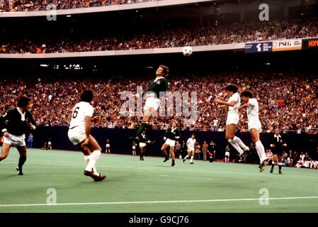 American Soccer - Pele's Final Match - New York Cosmos v Santos. Pele ...