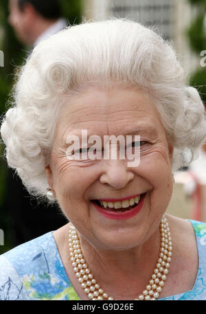 Royalty - Queen Elizabeth II - Buckingham Palace, London Stock Photo ...