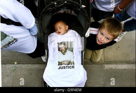 Family of Lee Kinsella deliver petition Stock Photo - Alamy