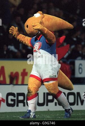Rugby League world cup mascot RugBee meeting fans at Scotland V ...