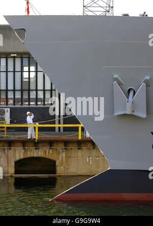 The Royal Navy's new 80 metre Offshore Patrol Vessel HMS Clyde is ...