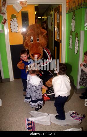 Middlesbrough mascot Roary the Lion with a group of poorly children who ...