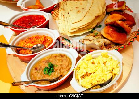 Balaleet, Harees and Margoog traditional Persian Gulf Arabic cuisine ...