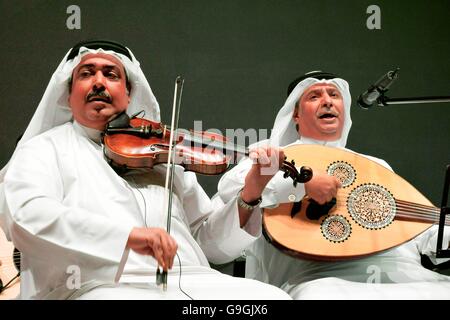 Oud Arabic Music Instrument Stock Photo - Alamy