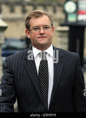 Home Office pathologist Dr Nicholas Hunt leaves Oxford Coroner's court ...