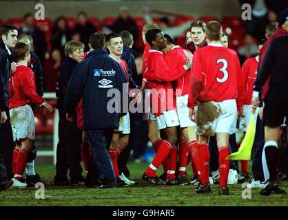 Man Utd celebrate victory at the end at the Arsenal v Manchester United ...