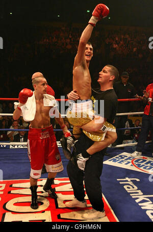 Boxing - Stephen Foster Jnr v Derry Matthews - WBU featherweight bout ...