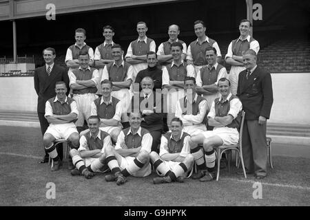 Arsenal team group: (back row, l-r) Tom Parker, Charlie Jones, Frank ...