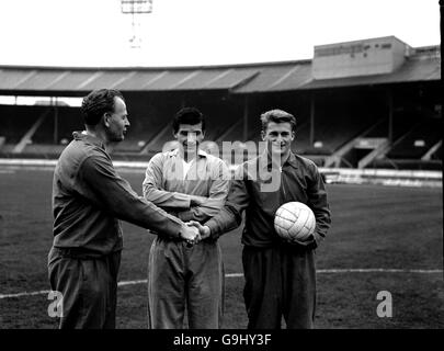 (L-R) England manager Walter Winterbottom welcomes new caps Stan ...