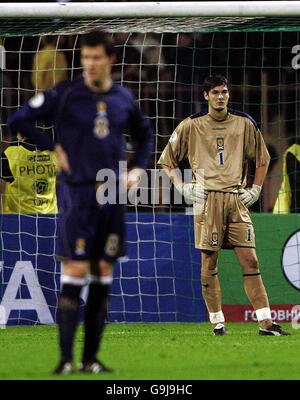 Scotland goalkeeper Craig Gordon (right) and Liam Kelly during a ...