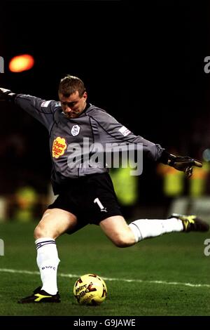 Sheffield Wednesday goalkeeper Kevin Pressman leaving the pitch after ...