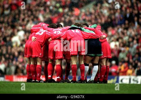 Manchester United team huddle. Manchester United v Liverpool, WSL ...