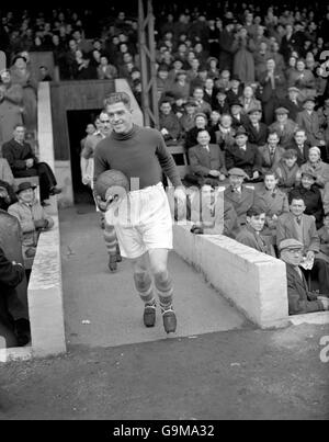 Sam Bartram, Charlton Athletic goalkeeper Stock Photo - Alamy