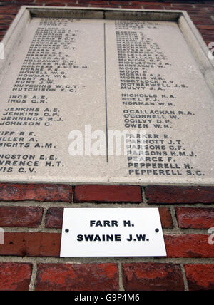 The names of Private Harry Farr and fellow soldier James Swaine, who ...