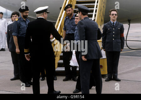 HMS Sheffield Captain Sam Salt on board the HMS Hermes after the loss ...