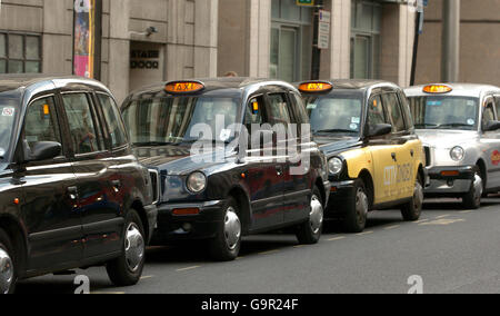 A taxi rank in Victoria, London Stock Photo - Alamy