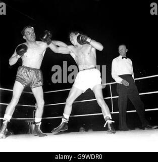 Boxing - Featherweight Bout - Howard Winstone v Phil Lundgren Stock ...