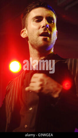 Maroon 5 lead singer Adam Levine arrives at the 87th Annual Academy ...