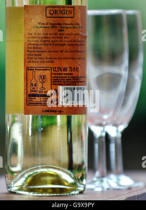 Government health warning for alcoholic drinks. A drink unit label ...