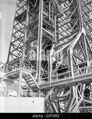 General Dynamics Astronautics experiment showing free space simulator ...