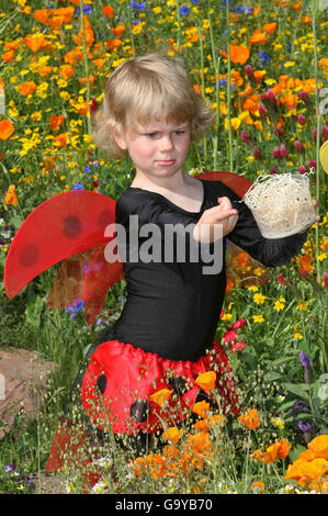 Holly Hobcraft, five, releases 500 ladybirds in the Fetzer Sustainable ...