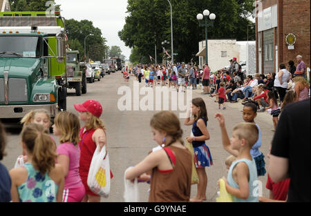 Whiting, IOWA, USA. 4th July, 2016. Grain elevators loom over the ...