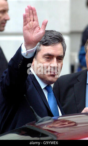 Gordon Brown addressing the media at a Labour Party press conference ...
