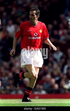 Manchester United's new signing Laurent Blanc makes his debut at Old ...