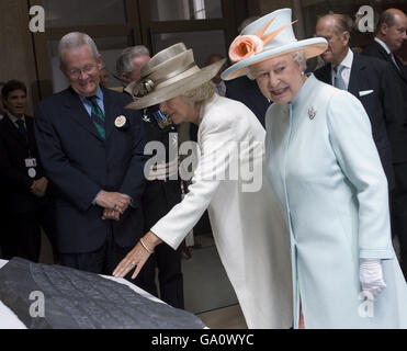 The Duke and Duchess of Edinburgh unveil a plaque during a visit to ...
