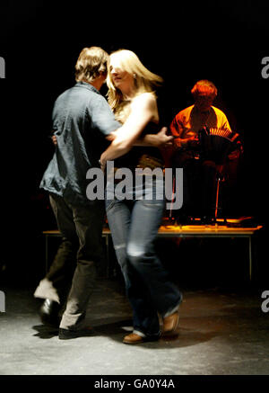 Traditional Sean-Nos Dancers - Belfast Stock Photo - Alamy