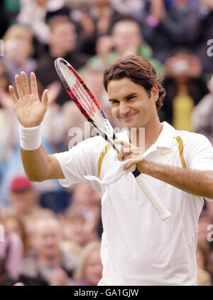 Switzerland's Roger Federer celebrates his win against Spain's Rafael ...