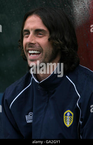 Kit Kat Crescent. Leeds United's manager Dennis Wise Stock Photo - Alamy