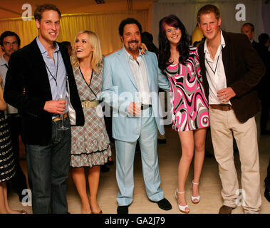 TOM JONES - Welsh singer. His mother Freda Woodward and and his sister ...