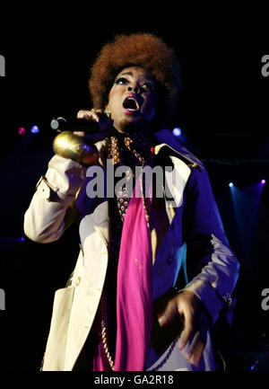 Lauryn Hill in concert - London Stock Photo - Alamy