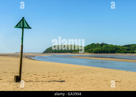 Ferryside Beach, West Wales, UK. 8th May, 2017. Another dry blue sky ...