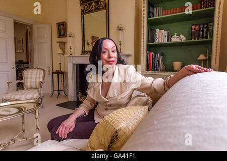 Opera singer Maria Ewing at home in West Sussex Stock Photo - Alamy