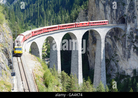 Filisur bridge Landwasserviadukt of the Albulabahn over stream Stock ...
