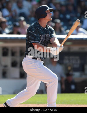 San Diego Padres' Alex Dickerson bats during the fourth inning of a ...