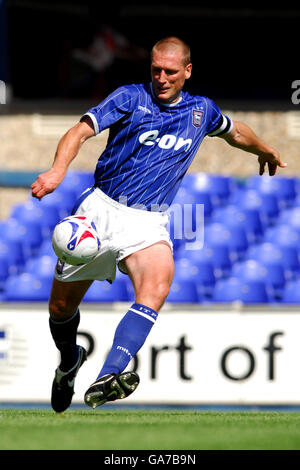 JASON DE VOS IPSWICH TOWN CAPTAIN PORTMAN ROAD IPSWICH SUFFOLK ENGLAND ...