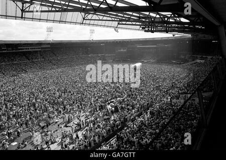 Music - Bruce Springsteen Live - Wembley Stadium - 1985. A steward ...