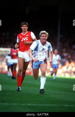 West Ham United's Frank McAvennie (c) takes on Oxford United's John ...