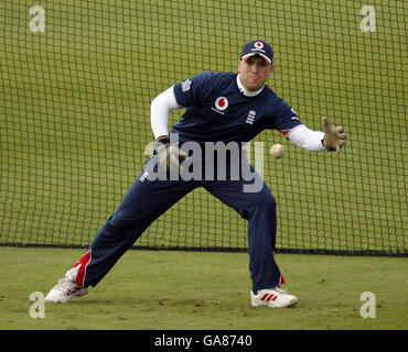 Cricket - England Training Session - Rose Bowl Stock Photo - Alamy