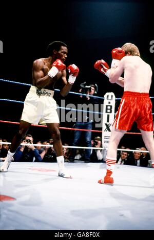 Boxing - World Welterweight Championship - Don Curry v Colin Jones ...