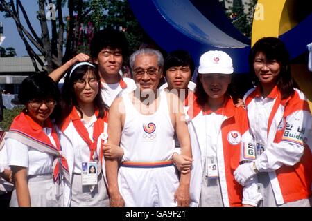 Sohn Kee-Chung (r, 1936 Olympic Marathon gold medallist), at 76 the ...