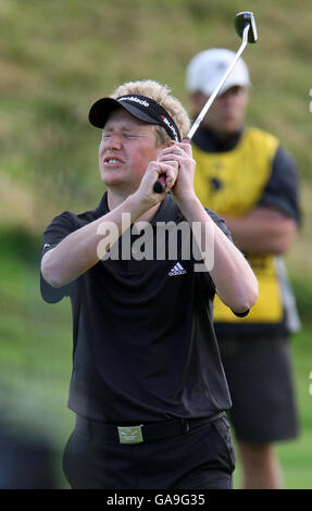 Simon Wakefield on the 18th during the Johnnie Walker Championship at ...