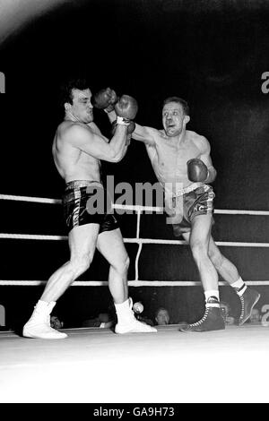 Brian London, Boxing British Heavyweight Boxer lays on the canvas at ...