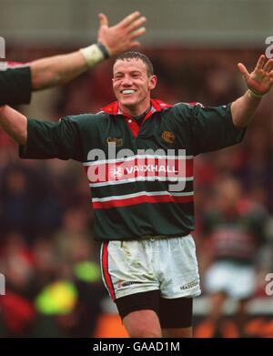 Leicester Tigers' Tim Stimpson celebrates after his late penalty kick ...